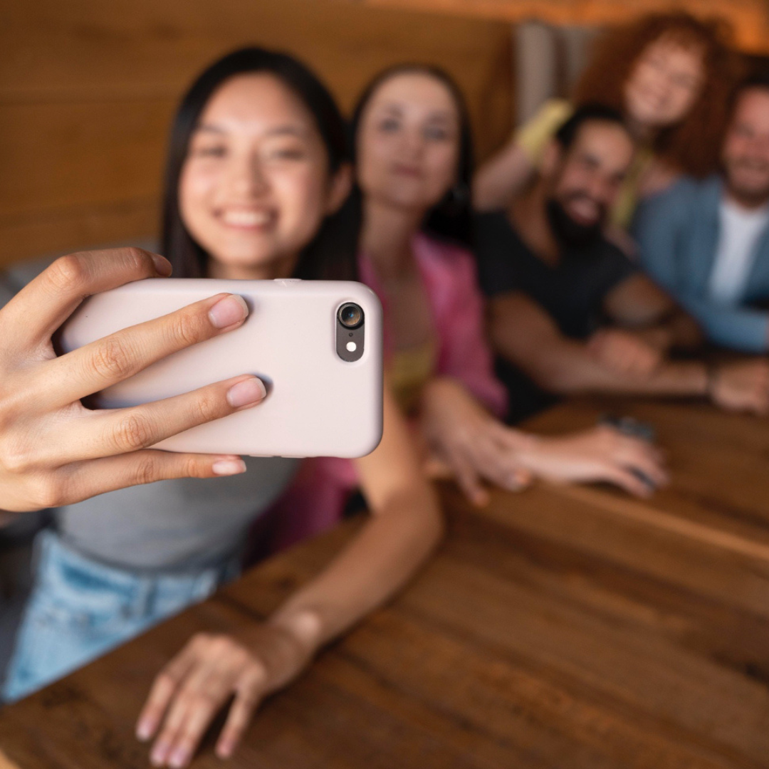 Juventud conectada: Retos y oportunidades en el mundo digital – Nicawomantech